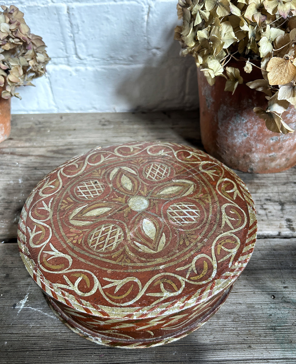 Antique wooden Norwegian Scandinavian tine keepsake hand carved bentwo ...