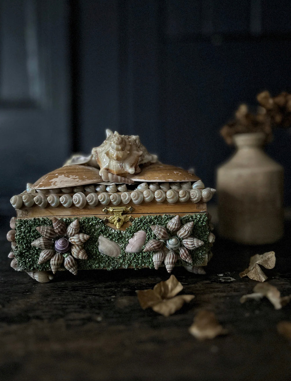 A Vintage sailors souvenir shell covered decorative wooden jewellery b ...